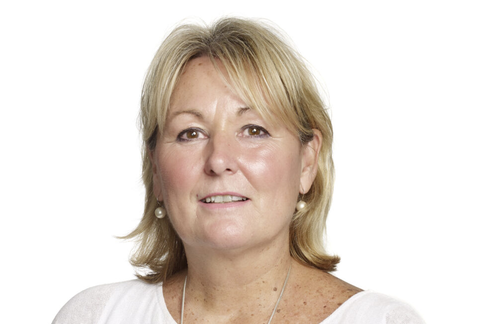 Dee Ford picks up her CBE at Buckingham Palace – RadioToday