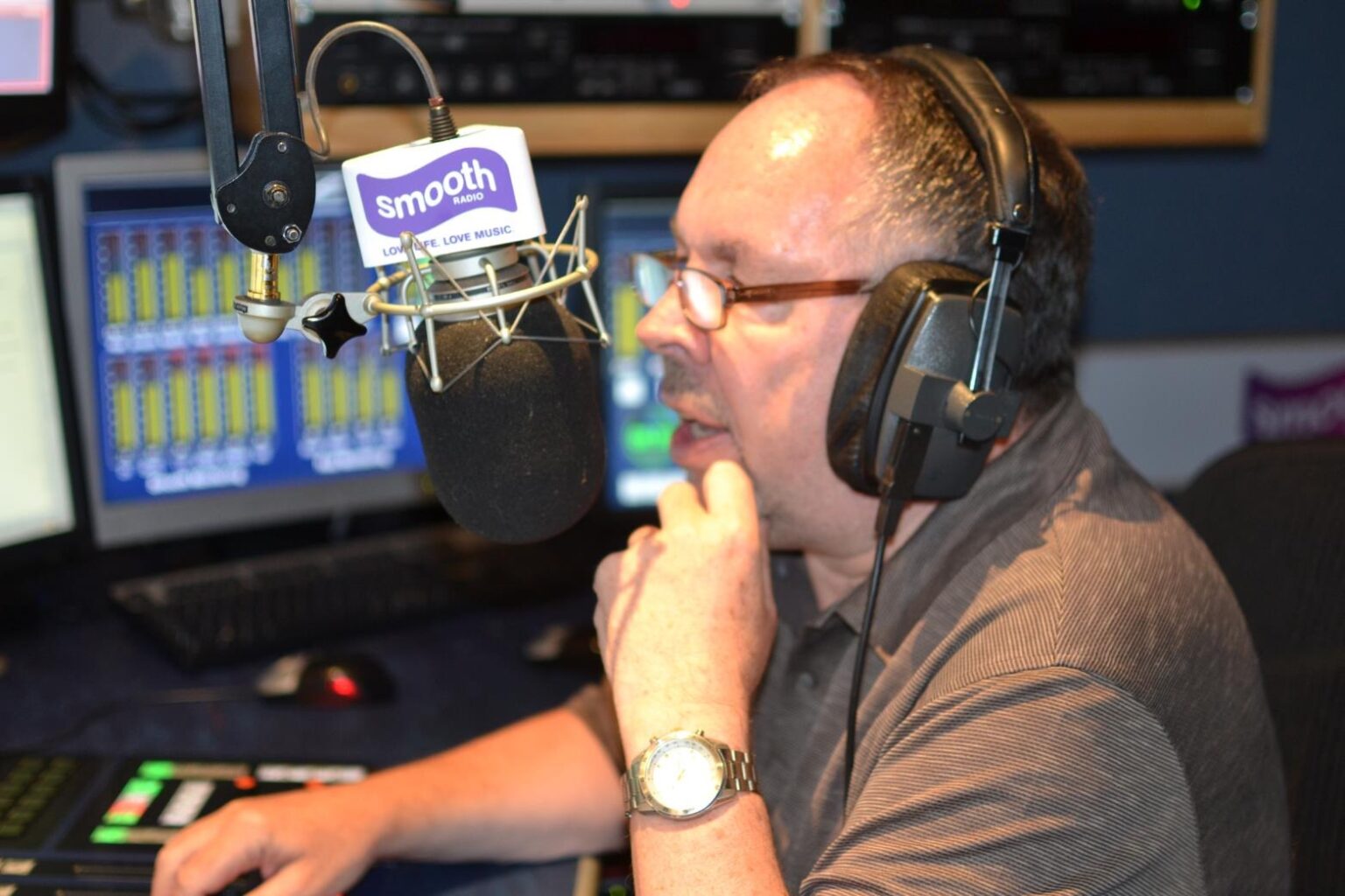 Radio broadcaster Andy Peebles has died at the age of 76 – RadioToday