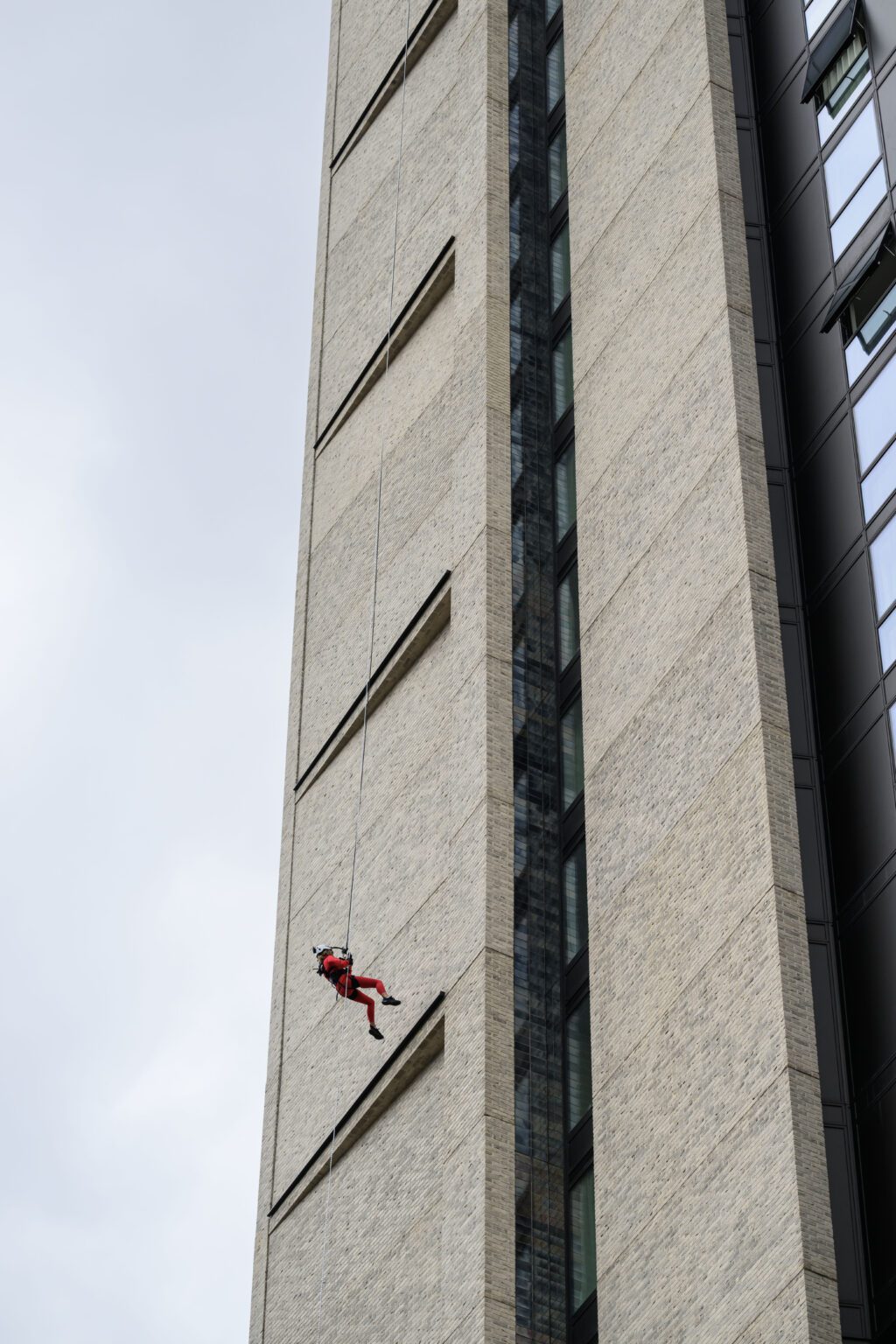 Heart’s Amanda Holden abseils for Jurassic World Rebirth launch ...